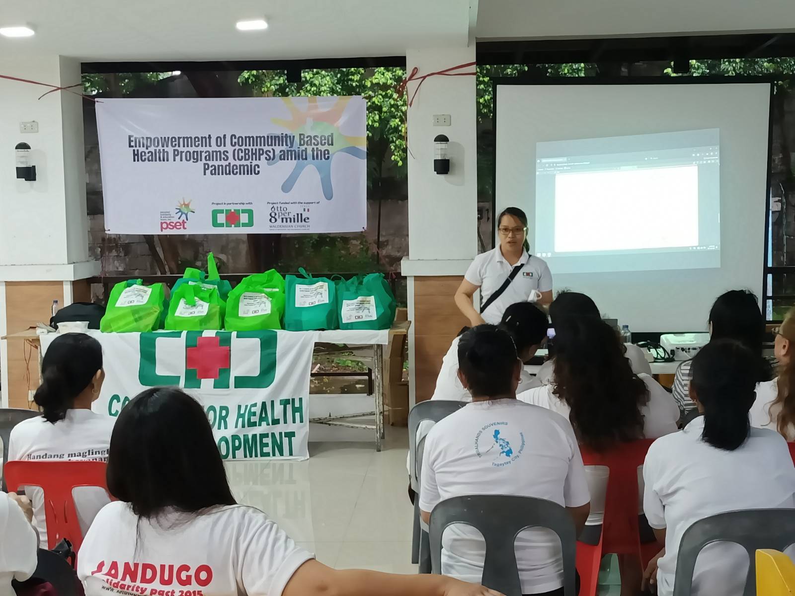 Strengthen the solidarity of CHWs to further serve the community ...